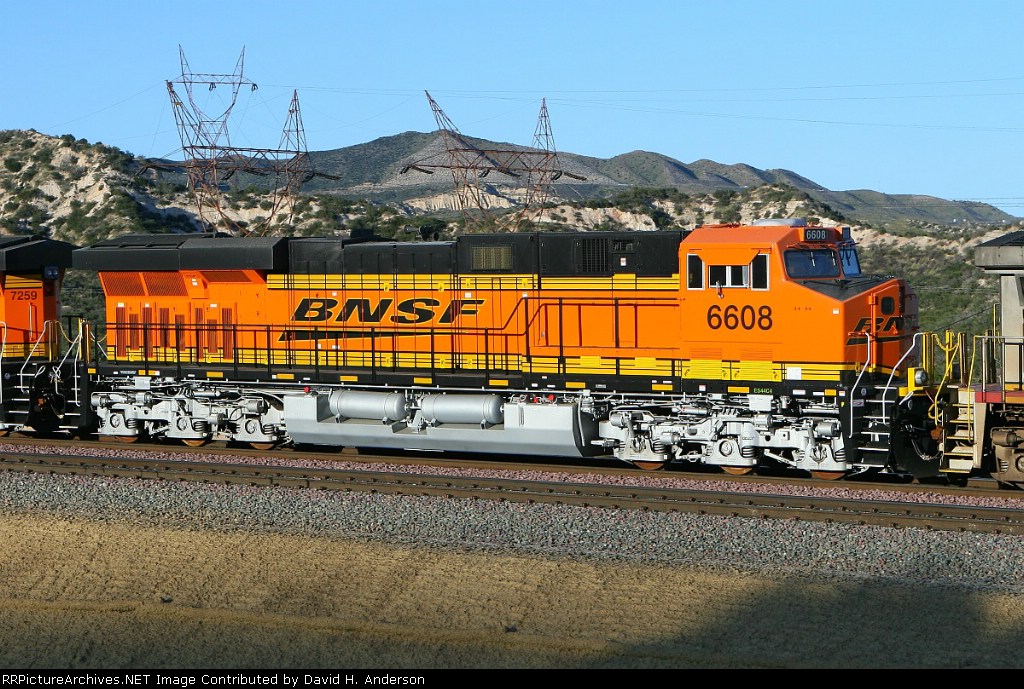 BNSF 6608